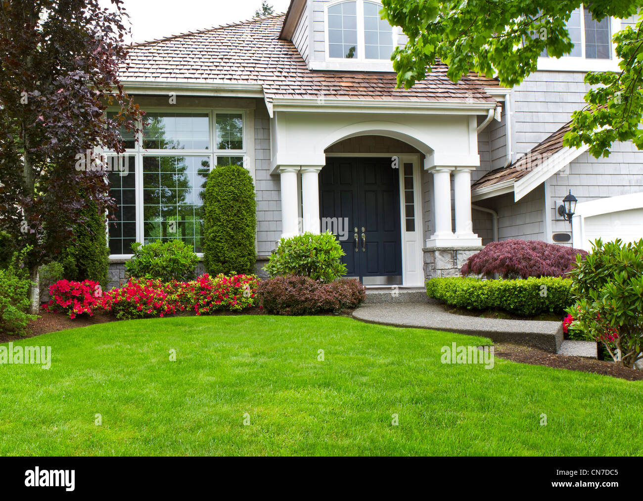 Front yard of modern home during late spring season Stock Photo - Alamy
