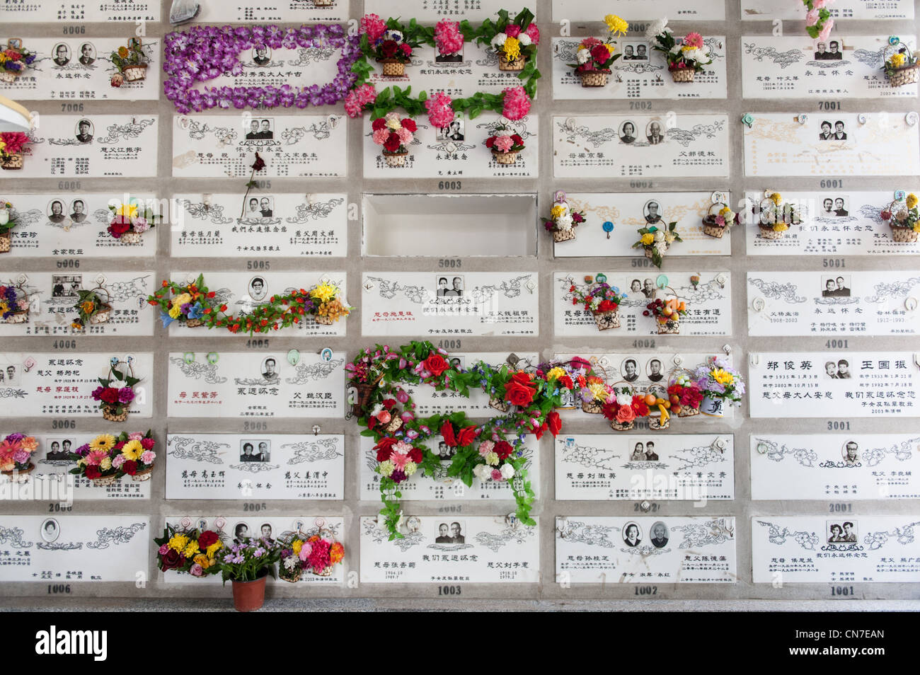 Beijing wanan cemetery grave flowers hi-res stock photography and ...