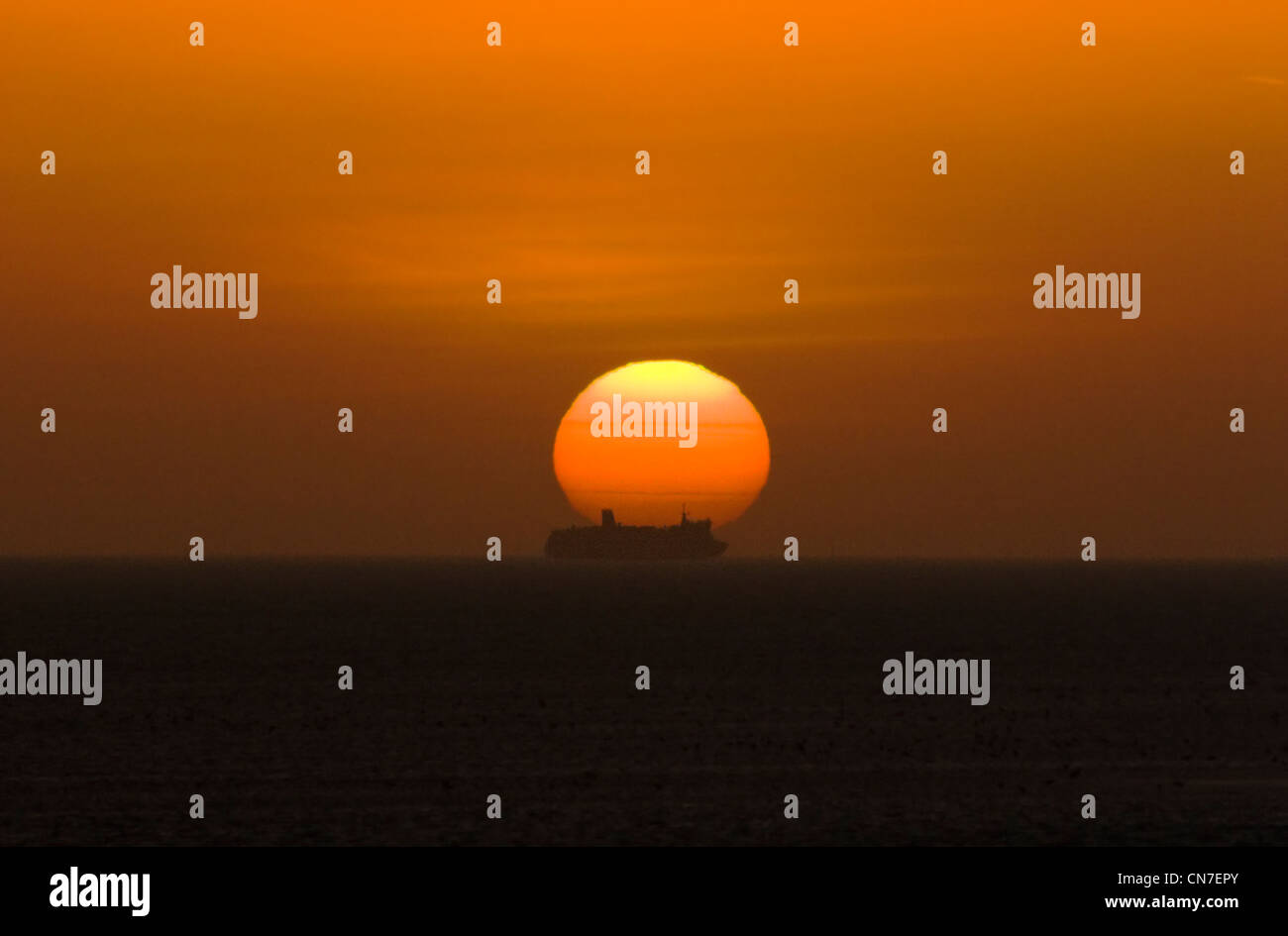 Ship in sunset orange hi-res stock photography and images - Alamy