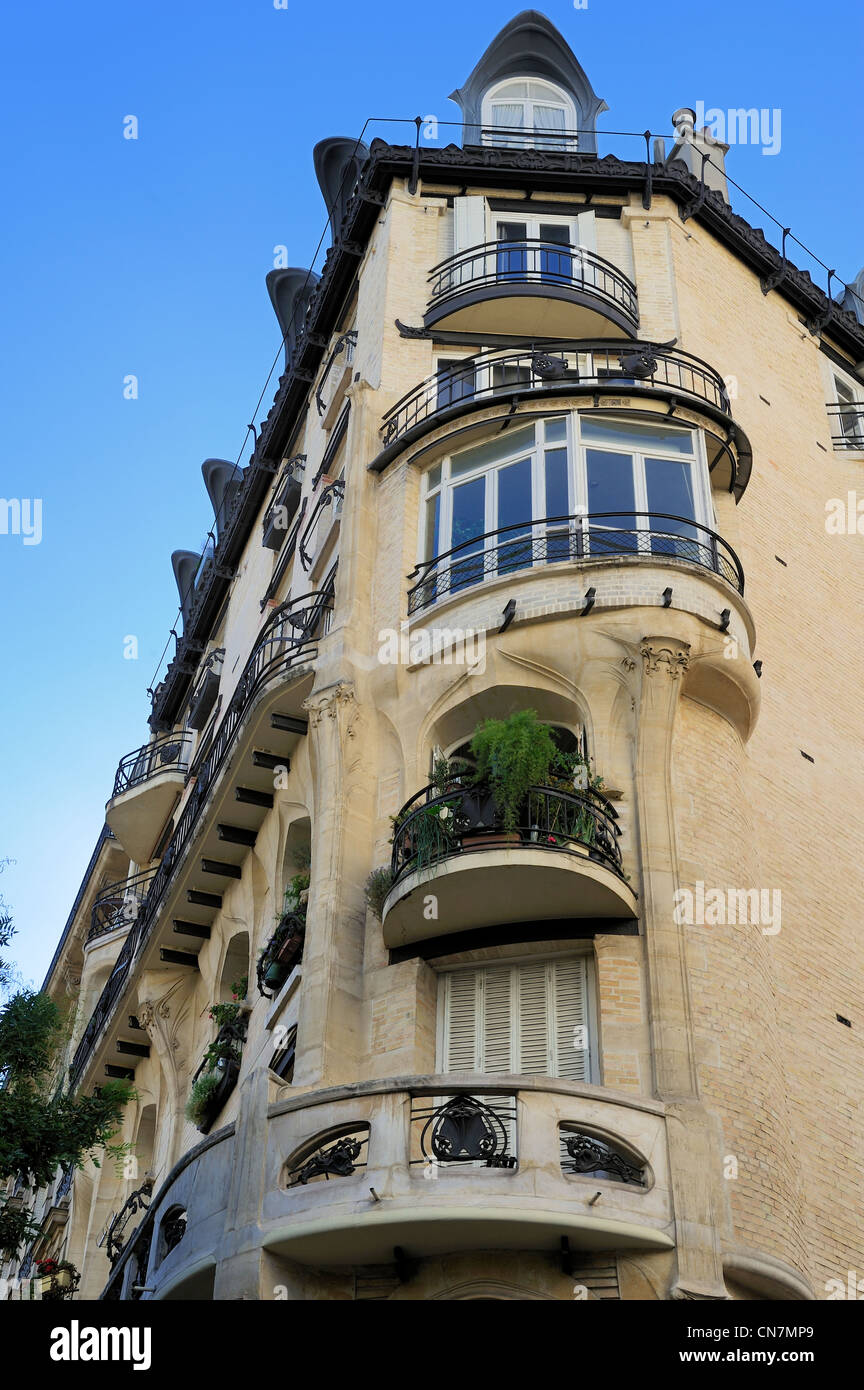 France, Paris, 142 avenue de Versailles building in Art Nouveau style ...