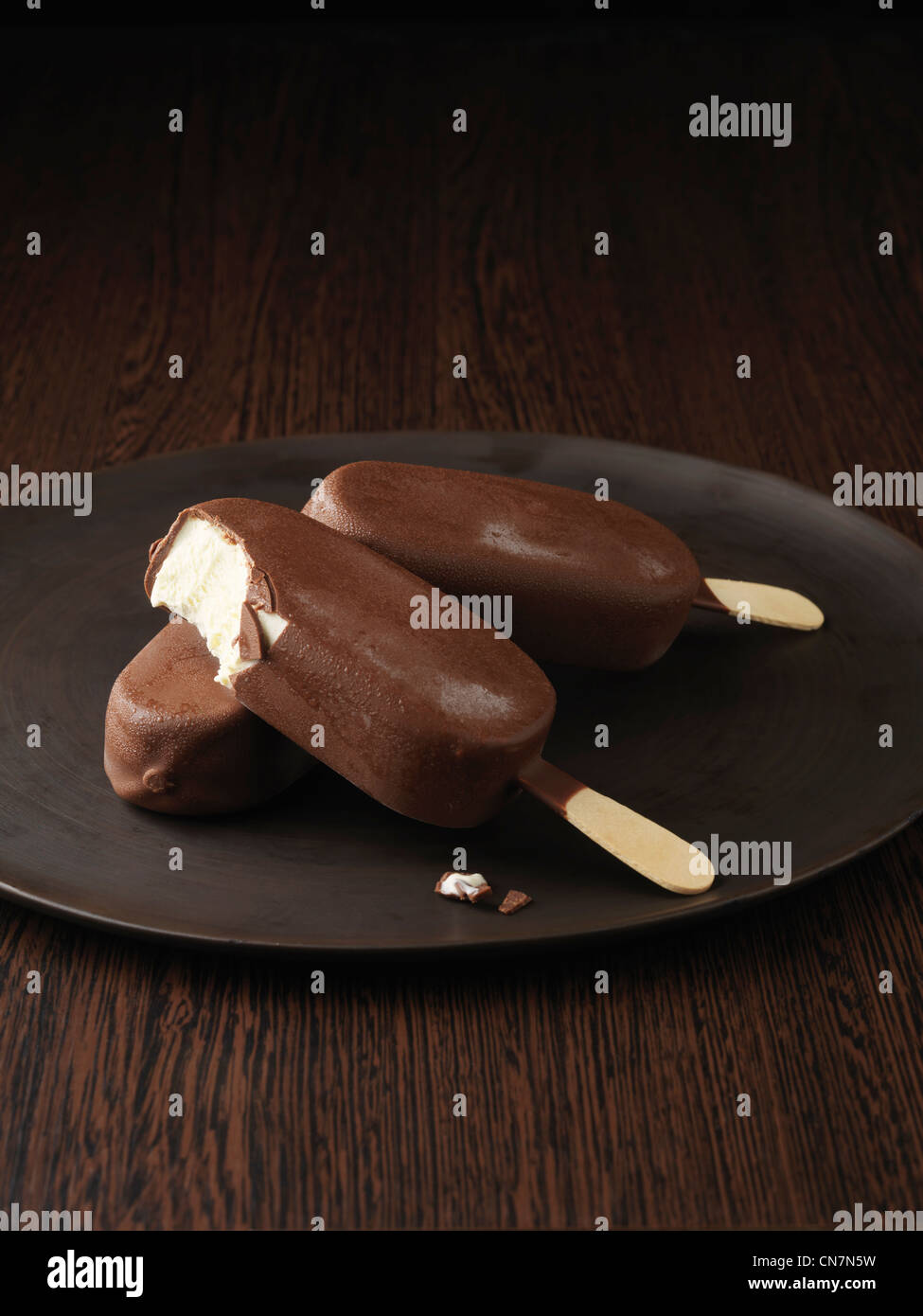 Chocolate shell ice cream hi-res stock photography and images - Alamy