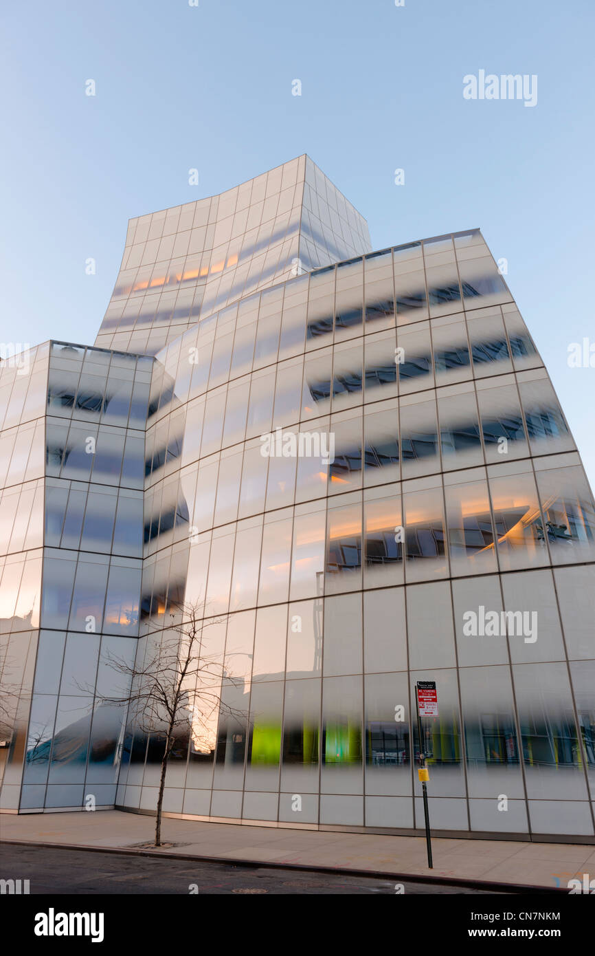 An early morning view of the Frank Gehry designed IAC (InterActiveCorp ...