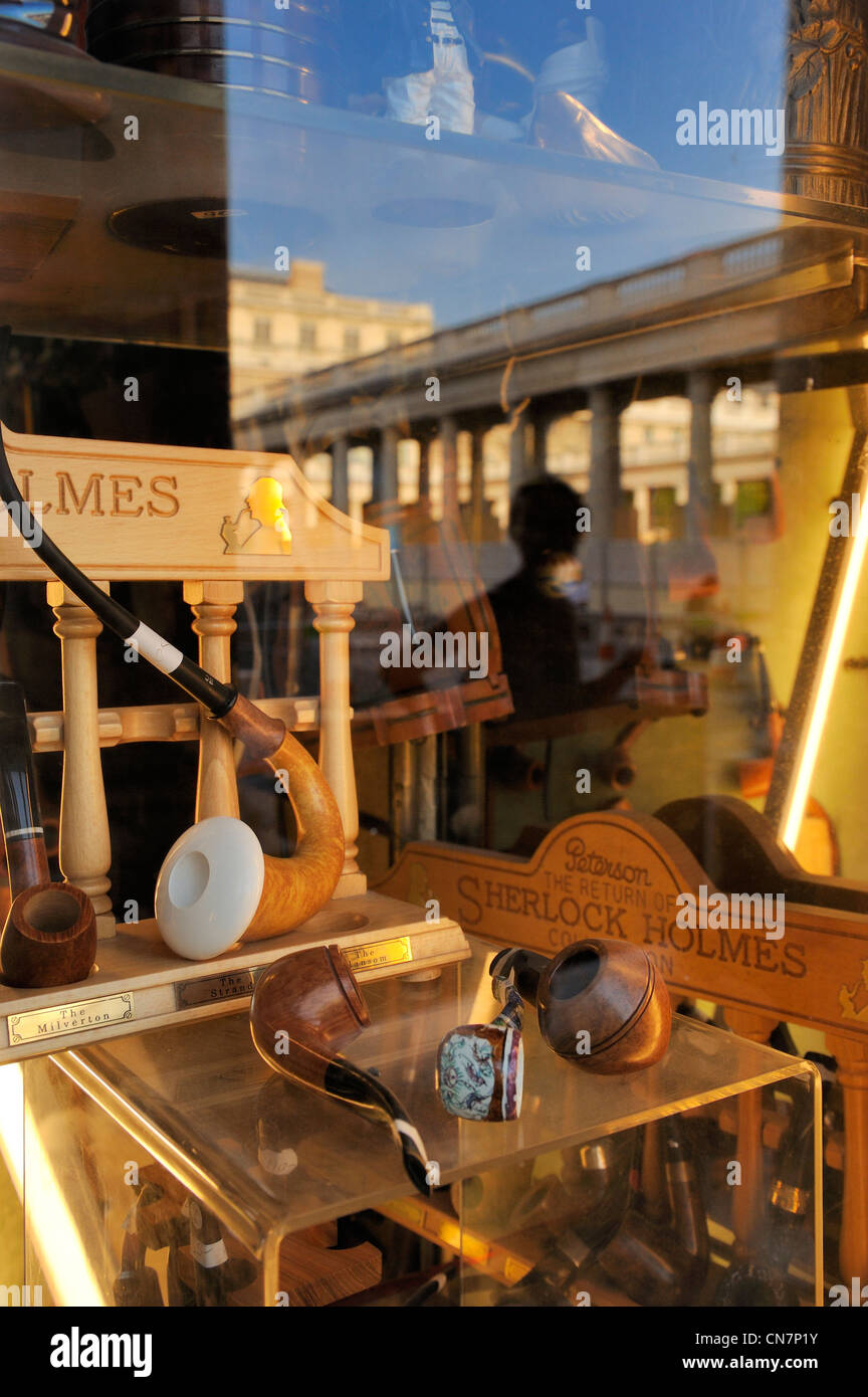 France, Paris, Palais Royal, store of smoking pipes A l'oriental Stock ...