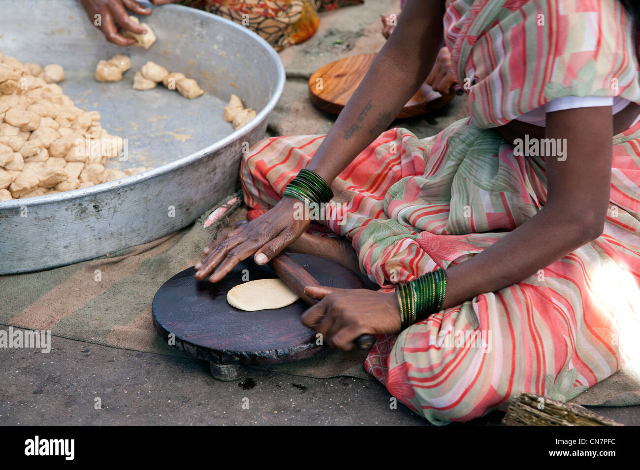 Making chapati hi-res stock photography and images - Alamy