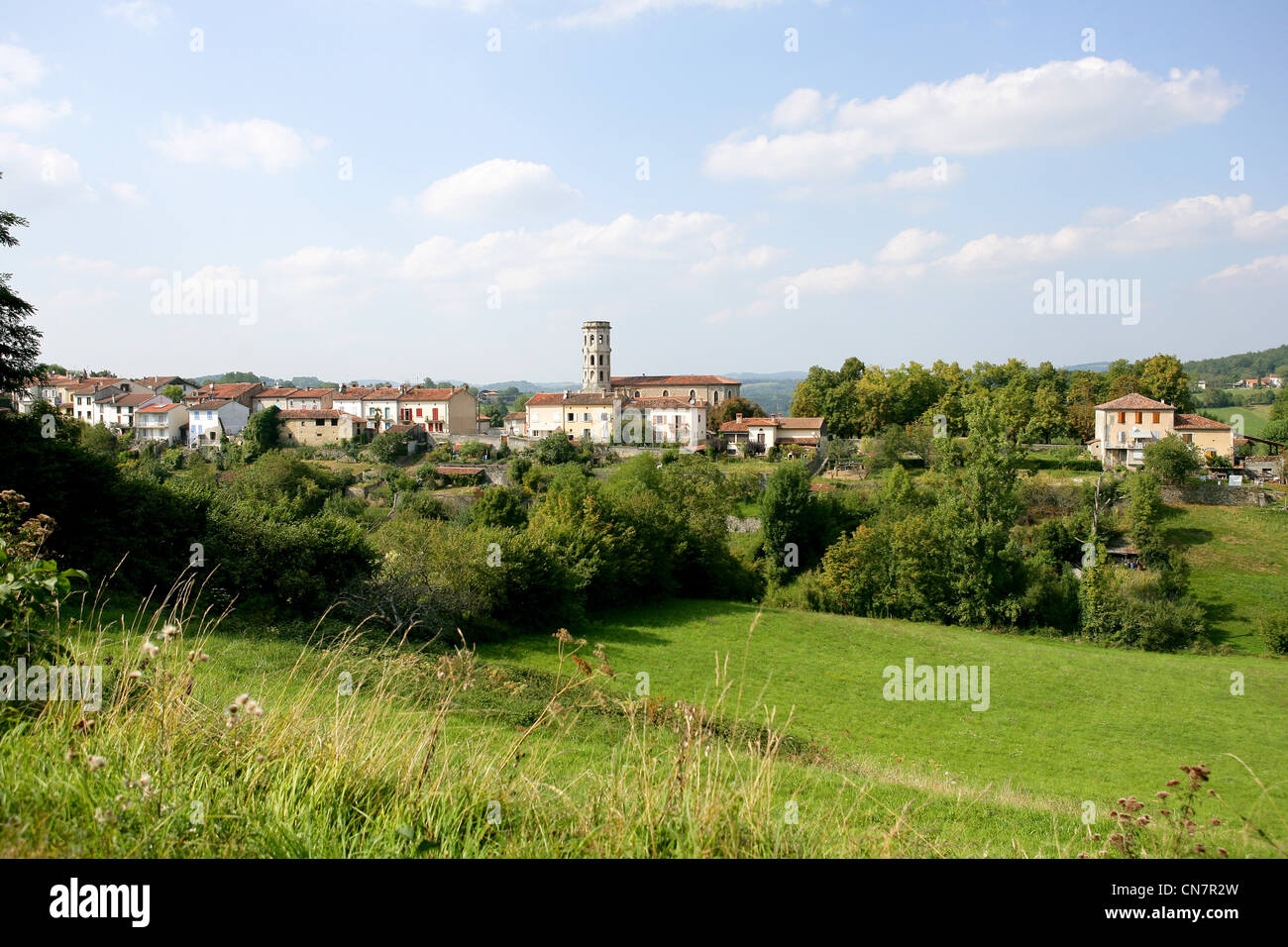 Village surrounded by greenery Stock Photo - Alamy