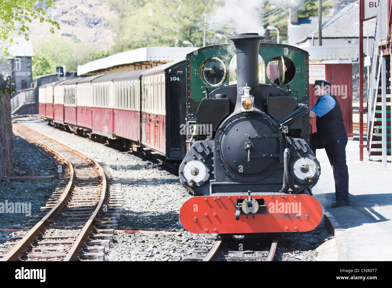 Steam locomotive pulling a passenger train on the Blaenau Ffestiniog Railway Stock Photo - Alamy