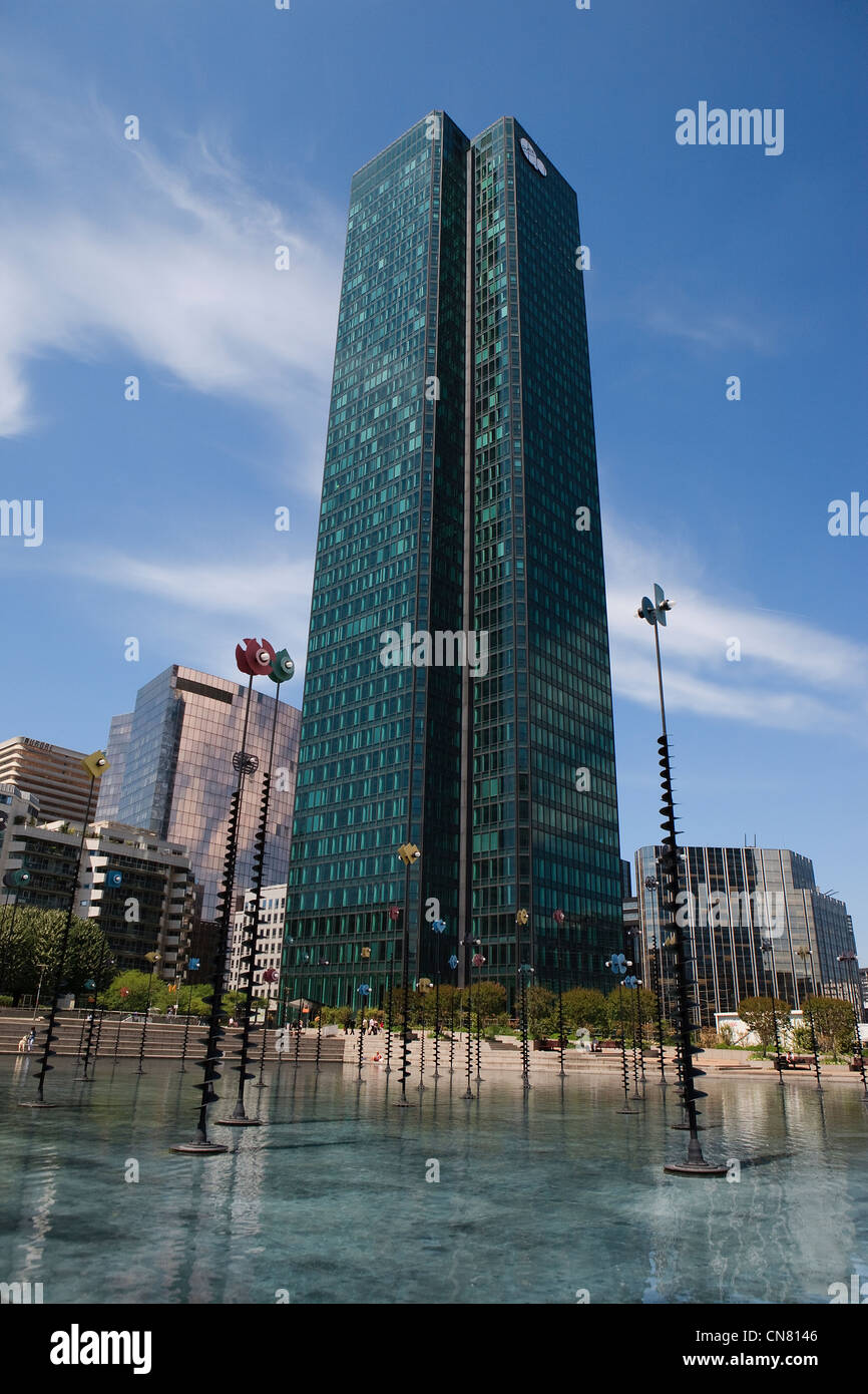 France, Hauts de Seine, La Defense,, the Suez building and the Basin by ...