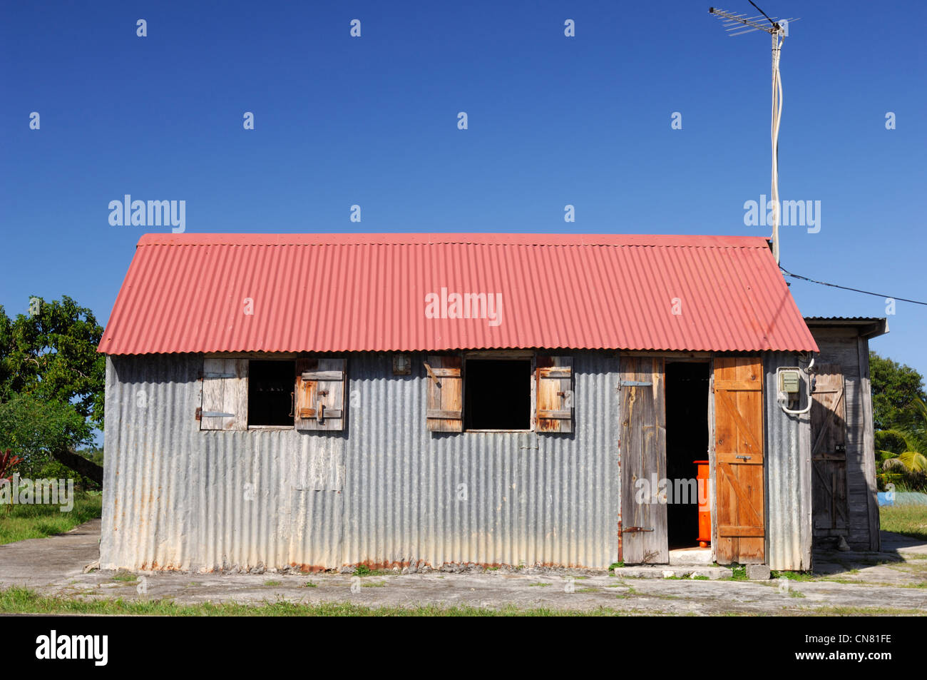 Corrugated iron house hi-res stock photography and images - Alamy