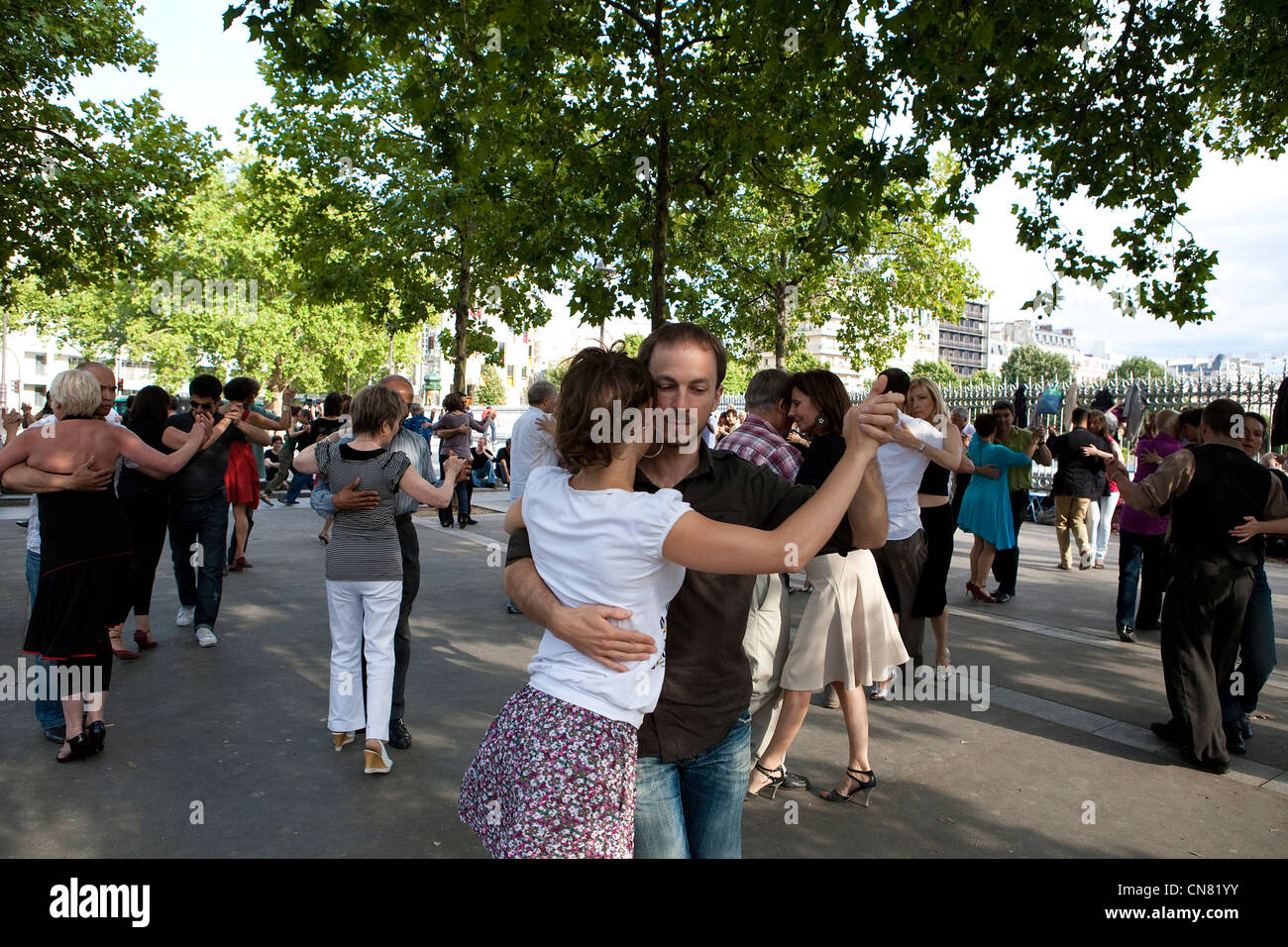 France, Paris, tango dancers on Place de la Bastille Stock Photo - Alamy