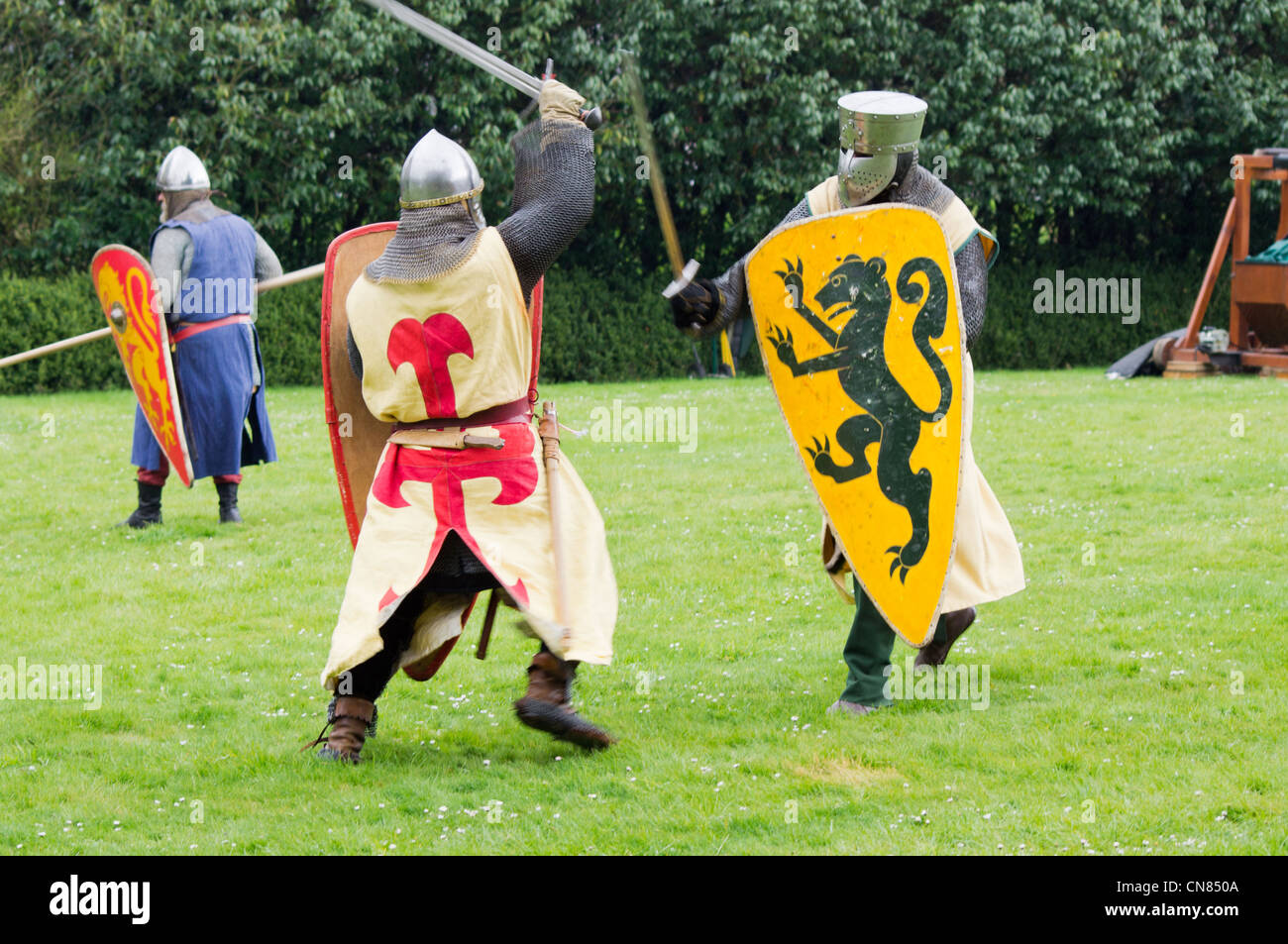 Two medieval knights fighting hi-res stock photography and images - Alamy
