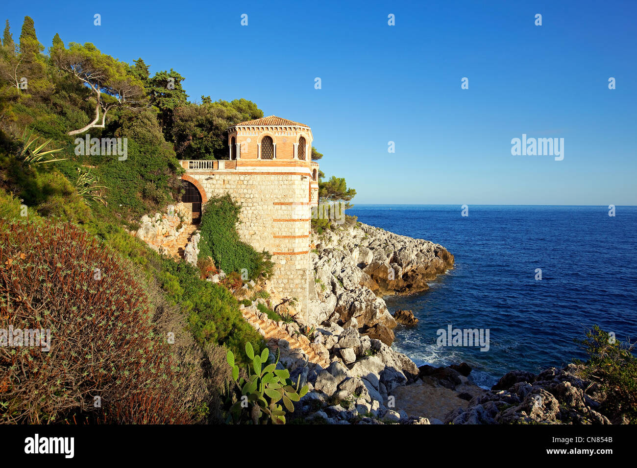 Roquebrune cap martin promenade le corbusier hi-res stock photography ...