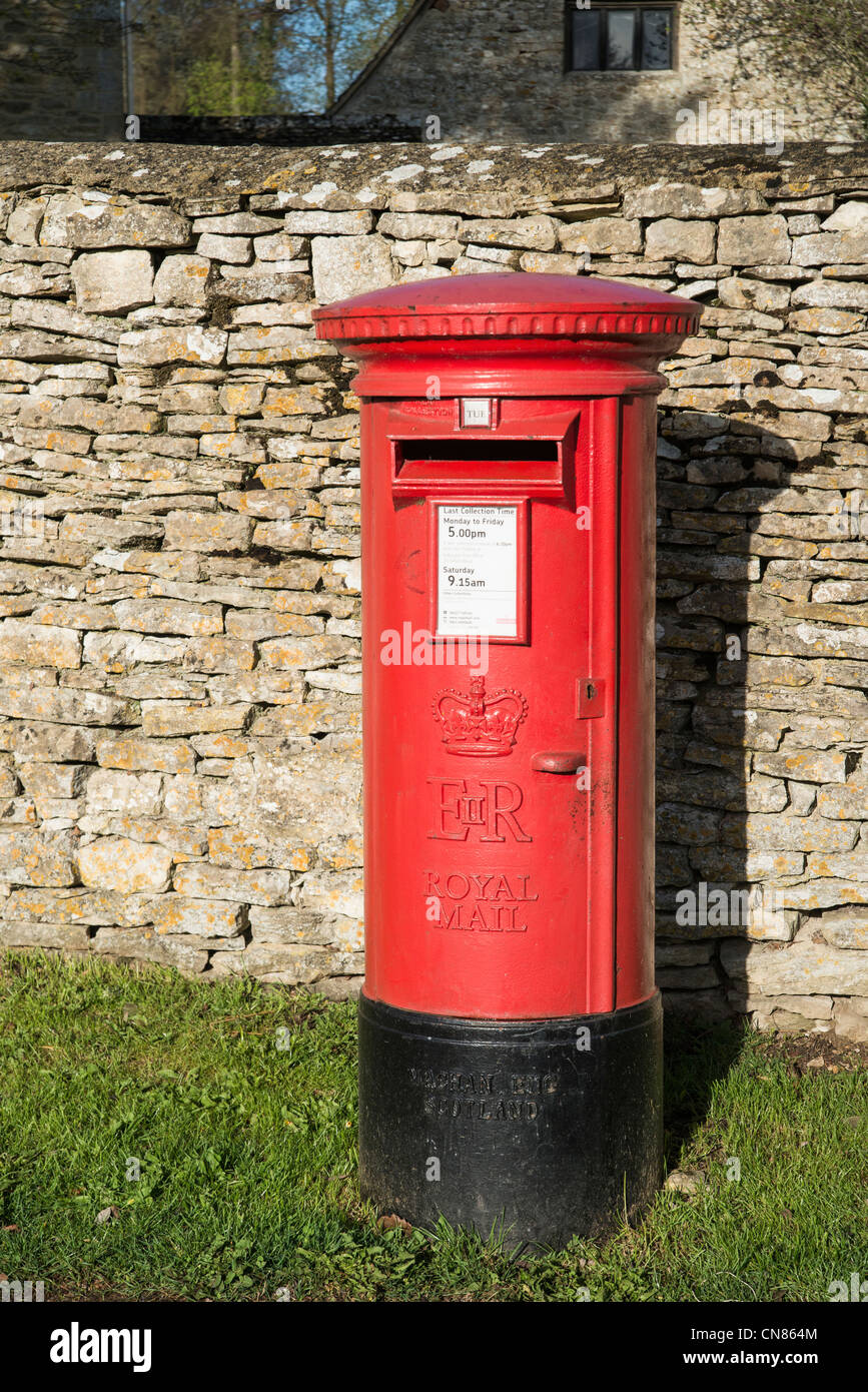 Red Royal Mail postbox by drystone wall, Oxfordshire, England, UK Stock ...