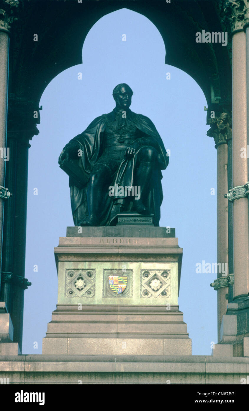 Albert Memorial, Kensington Gardens, Prince Albert by J.H.Foley statue ...