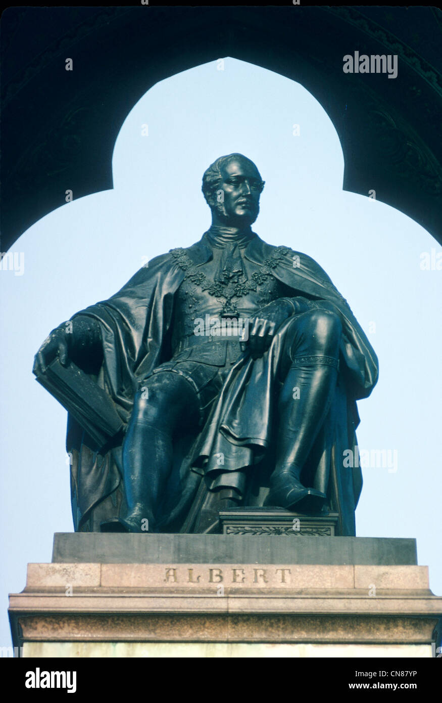 Albert Memorial, Kensington Gardens, Prince Albert by J.H.Foley statue ...
