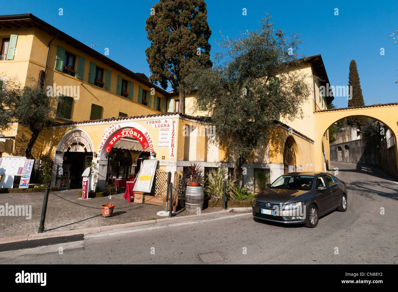 Gardone Alta, Lago di Garda, Lombardia, Italy Stock Photo - Alamy