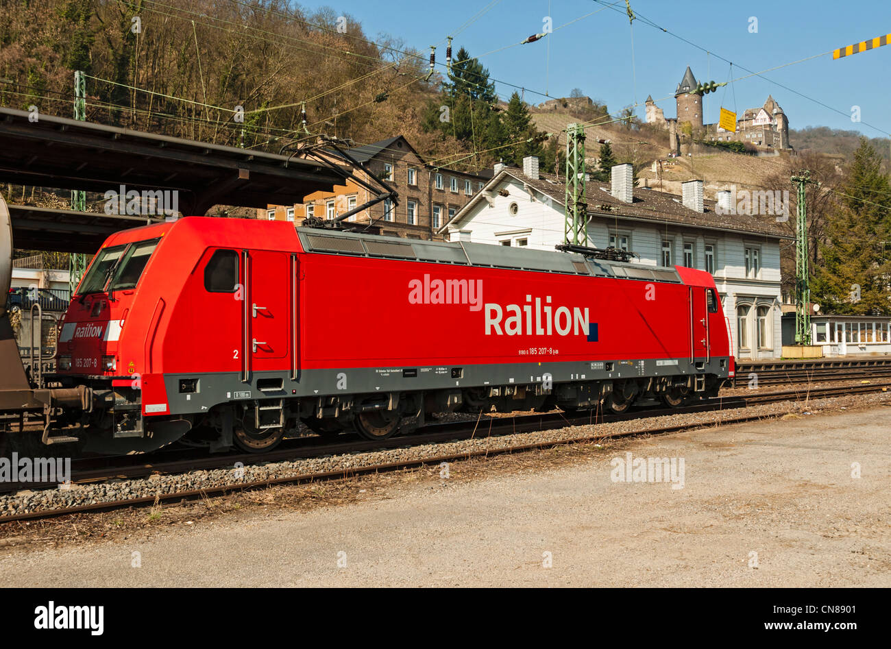 Railion freight train passing through Bacharach in UNESCO listed "Upper ...