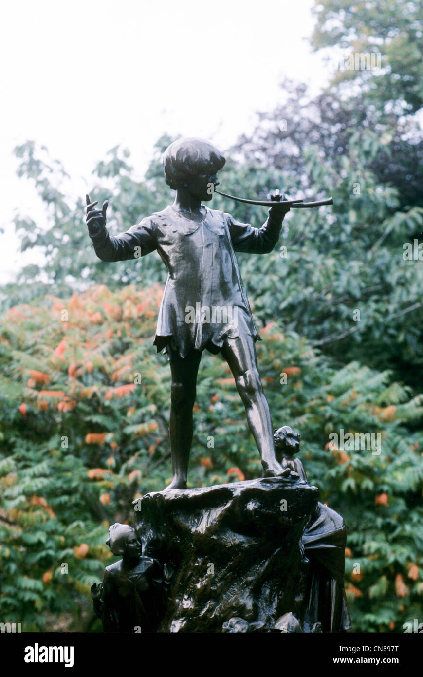 Peter Pan Statue, Kensington Gardens London England UK English statues ...