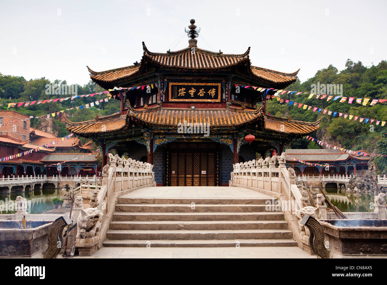 China kunming yunnan temple hi-res stock photography and images - Alamy