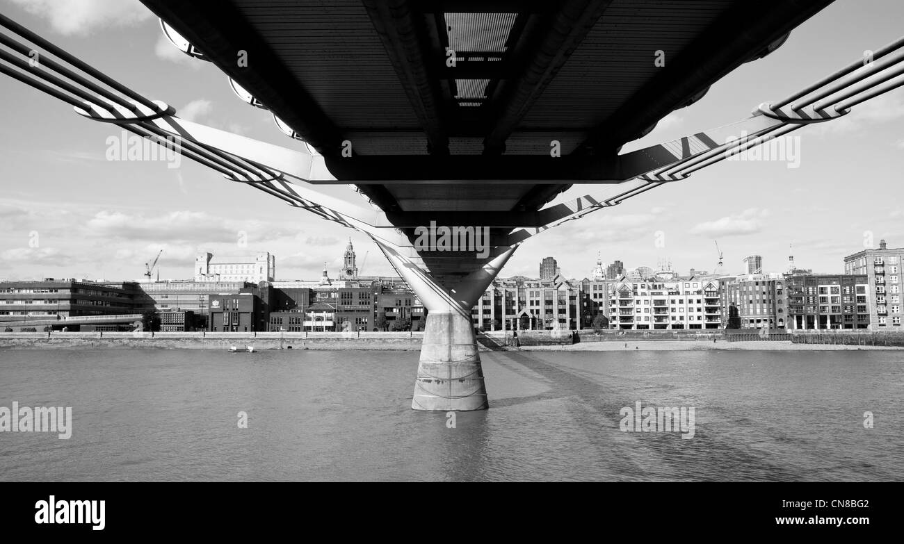 Under millennium bridge hi-res stock photography and images - Alamy