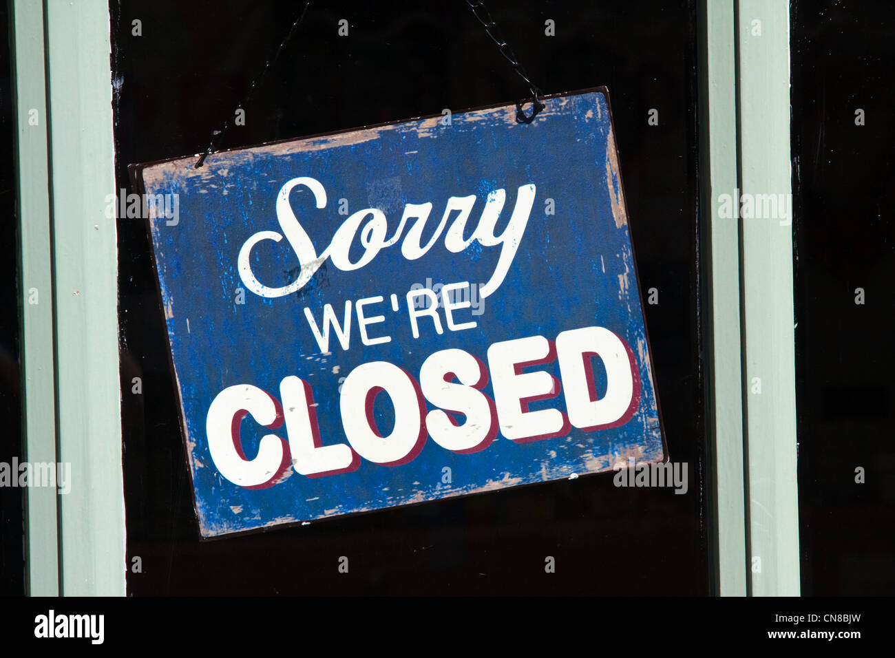 Sorry we are closed sign on shop door Stock Photo - Alamy