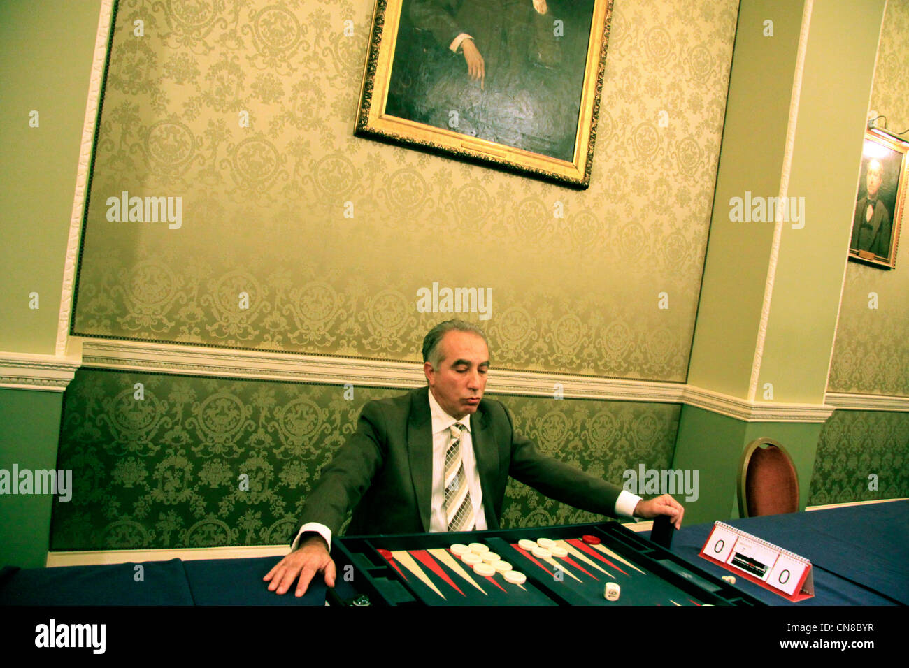 Man playing backgammon in a London club Stock Photo - Alamy