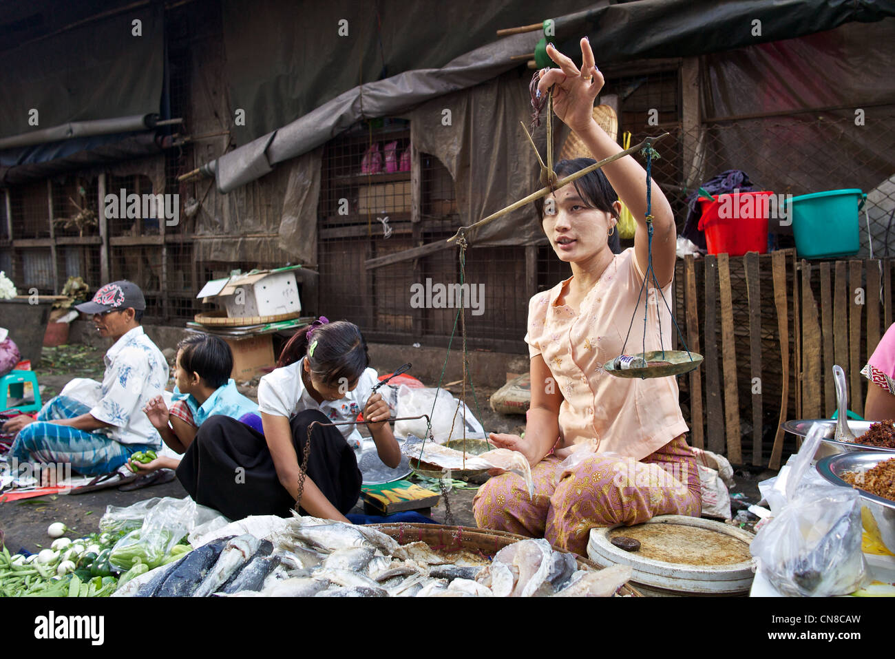 Weighing scales fish market hi-res stock photography and images - Alamy