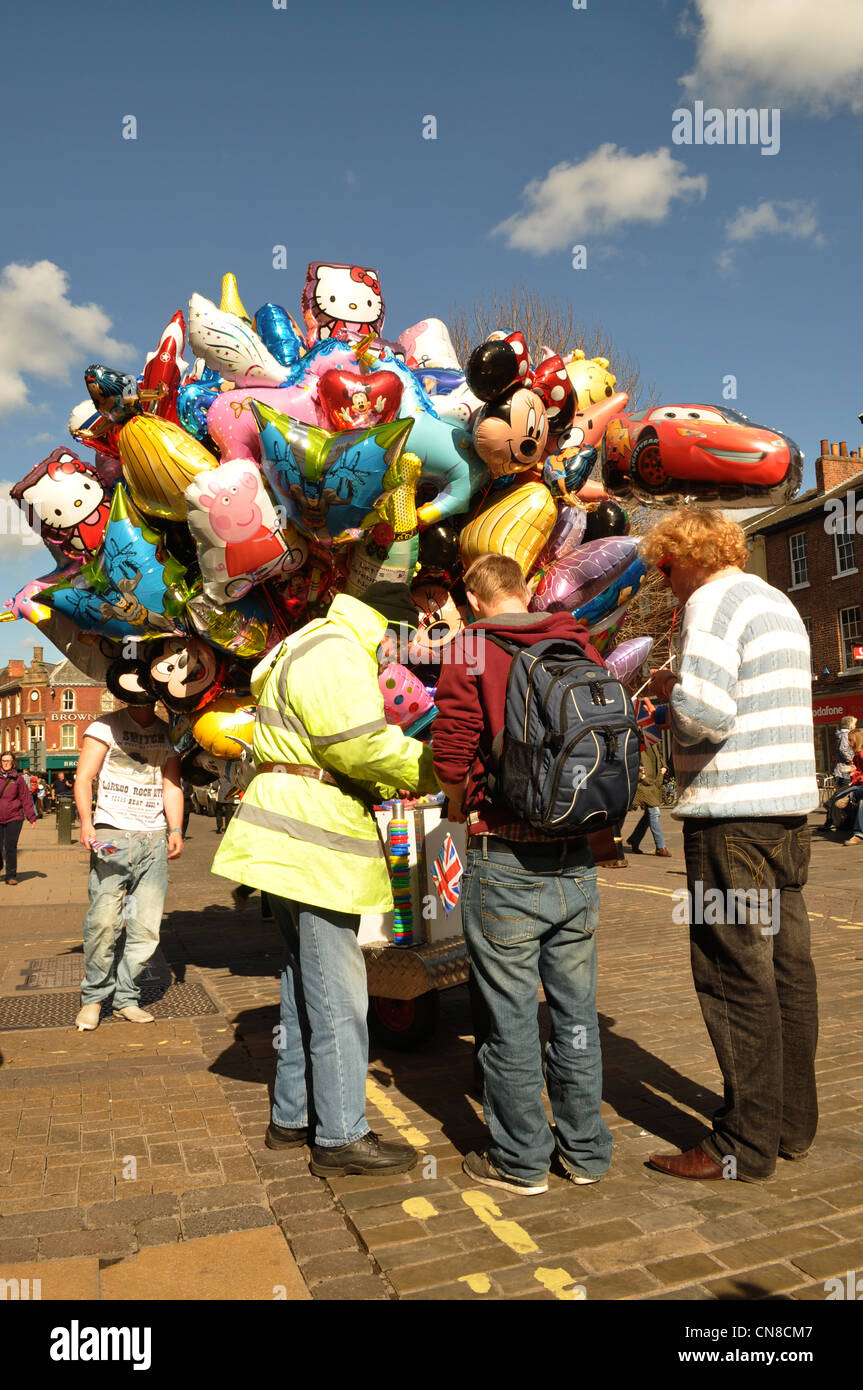 man selling balloons Stock Photo - Alamy