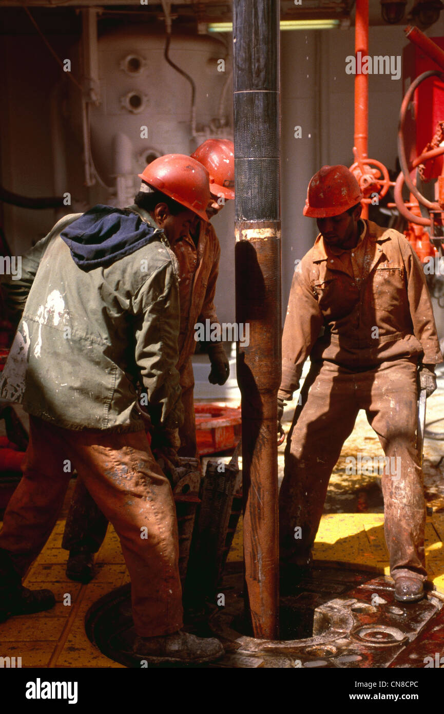 Roughneck action with drill pipe on the rig floor of an offshore ...