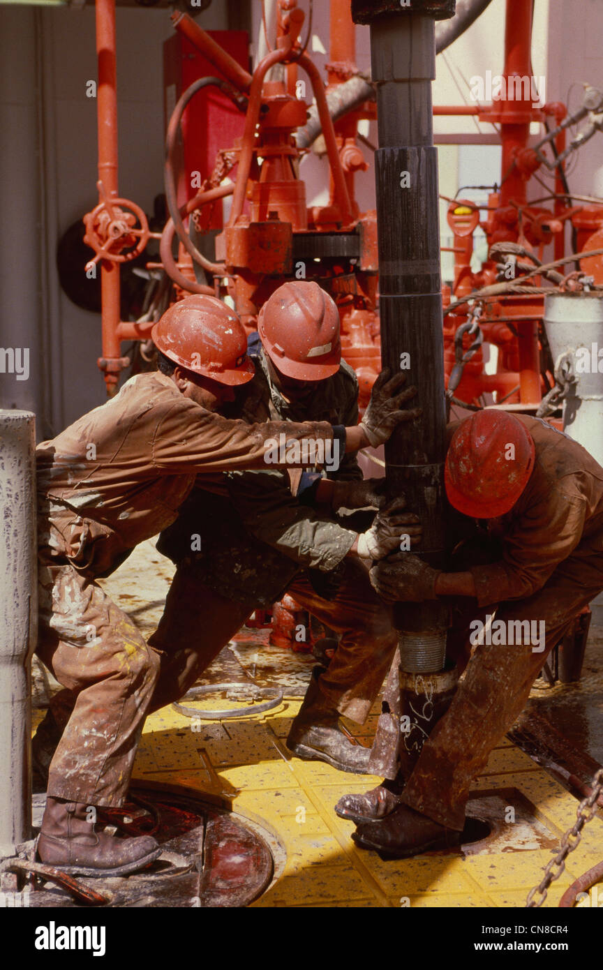 Roughneck action with drill pipe on the rig floor of an offshore ...