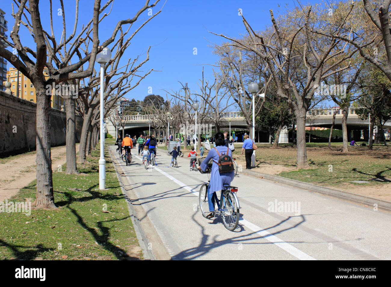 Cycle path in Turia Gardens, Valencia Spain Stock Photo - Alamy