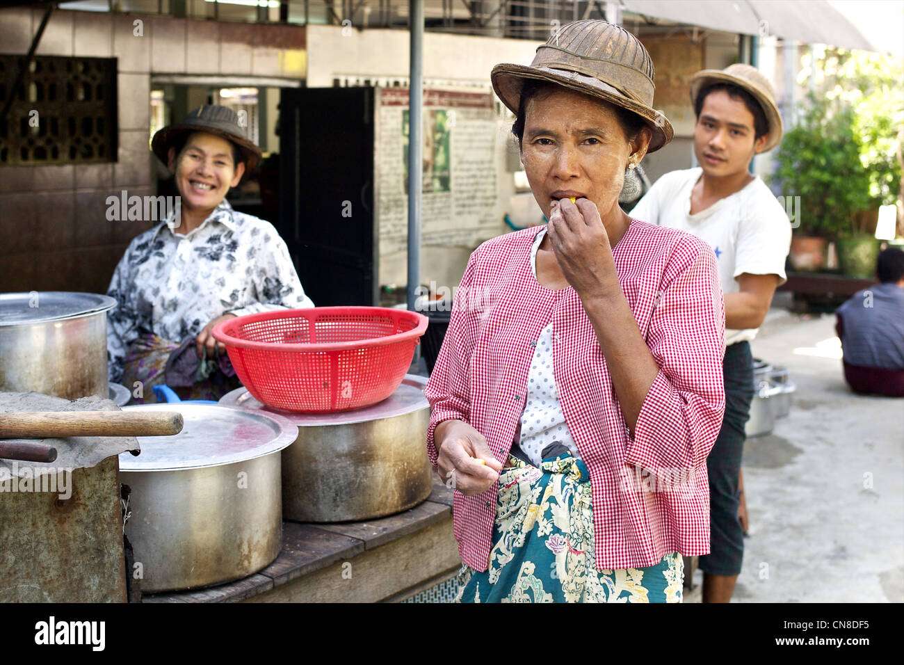 Traditional burmese hat hi-res stock photography and images - Alamy