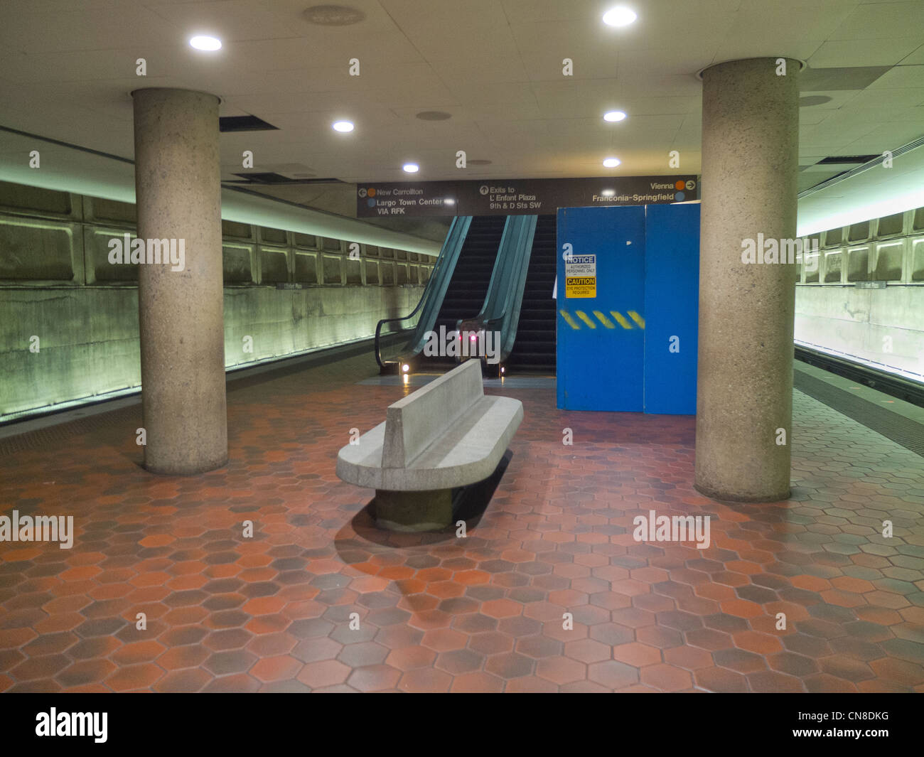 Washington DC Metro station train subway tube Stock Photo - Alamy