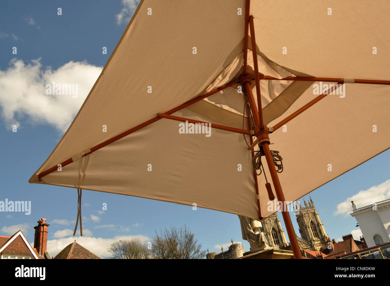 Shade canopy hi-res stock photography and images - Alamy