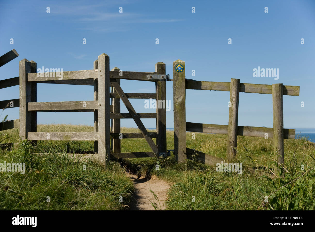 Anglesey coastal footpath sign and gate near Aberfraw Stock Photo - Alamy