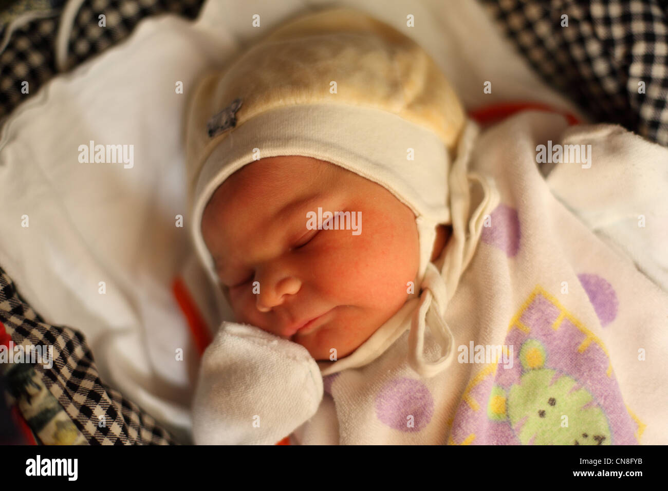 Premature baby sleeping hi-res stock photography and images - Alamy