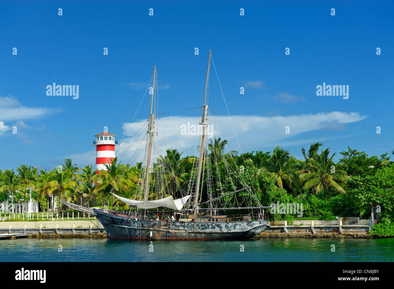 Pirates of the caribbean boat hi-res stock photography and images - Alamy