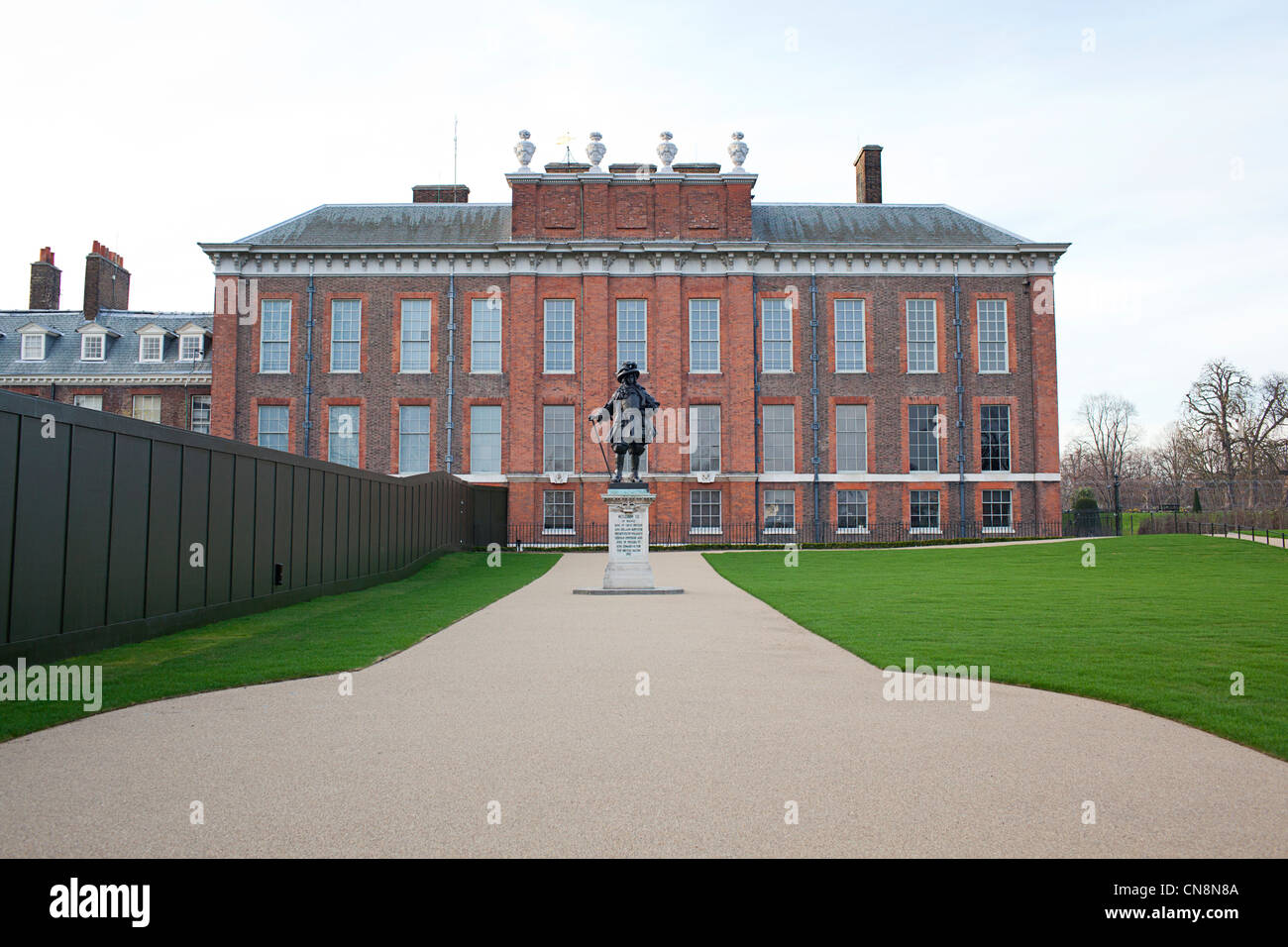 Statue william orange kensington palace hi-res stock photography and ...
