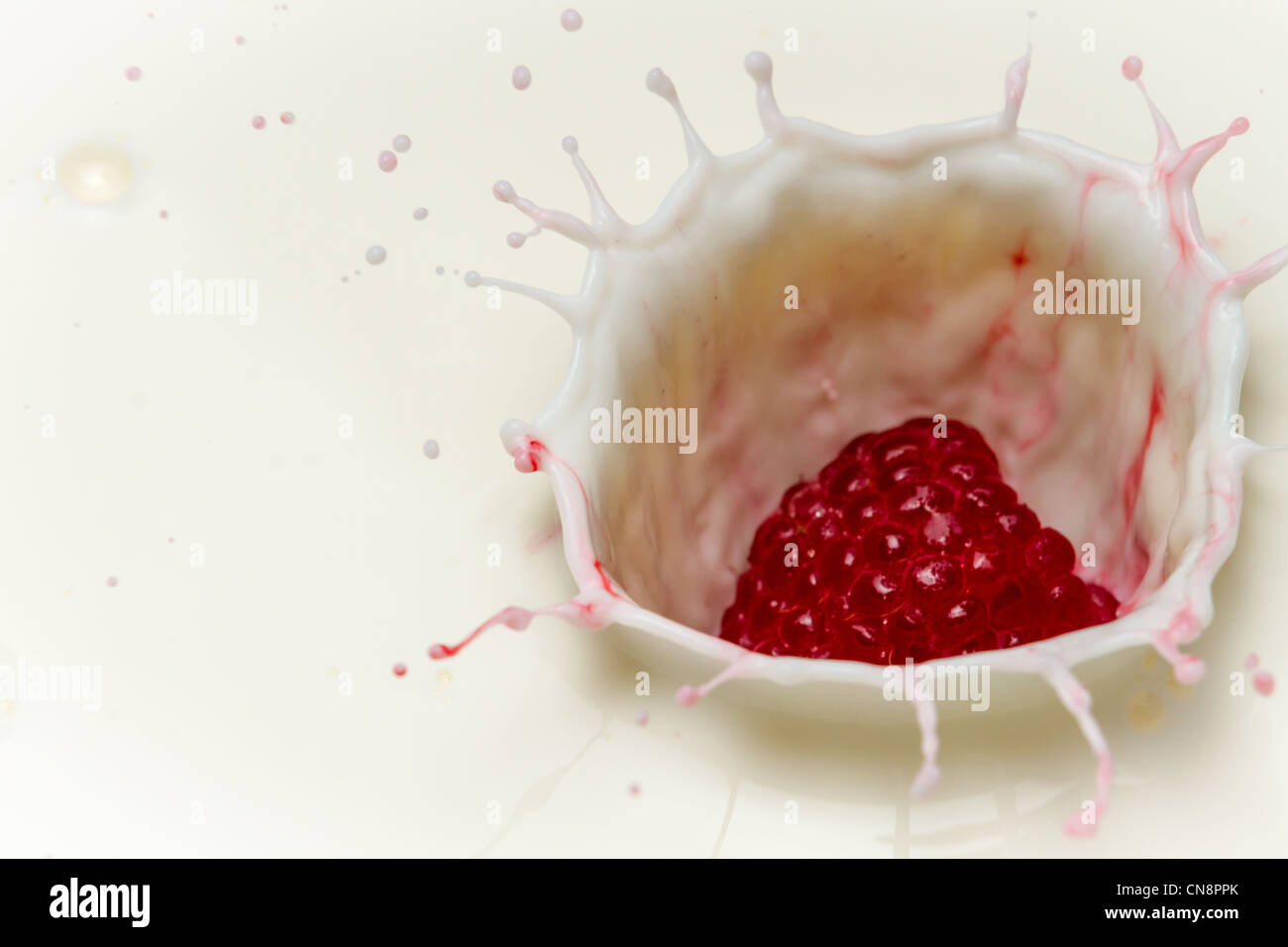 Raspberry splash hi-res stock photography and images - Alamy