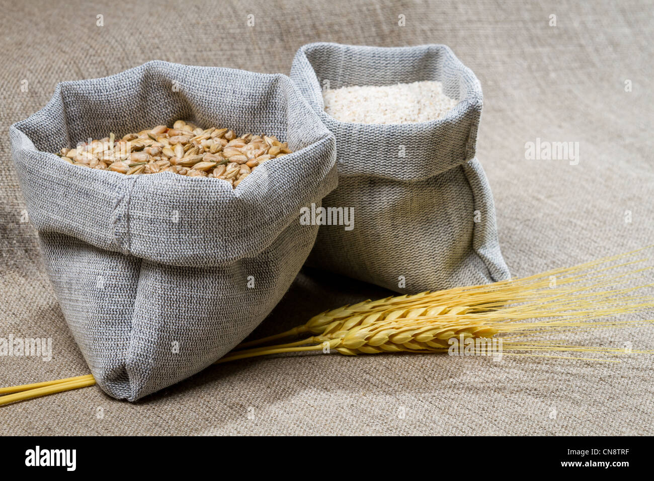 Linen sack flour hi-res stock photography and images - Alamy