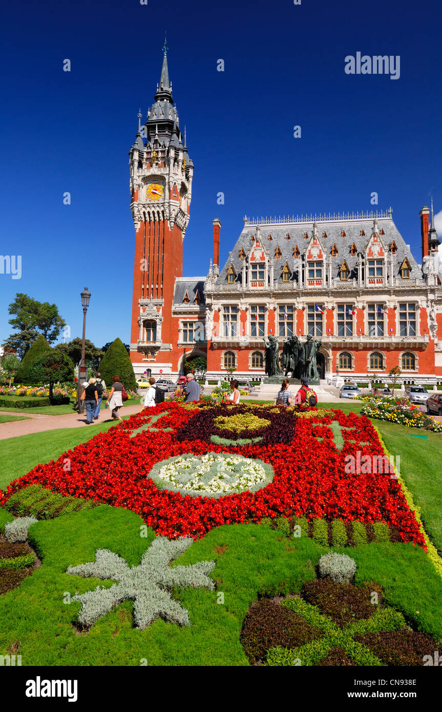 France, Pas-de-Calais, Calais, city hall of Calais topped by it's ...