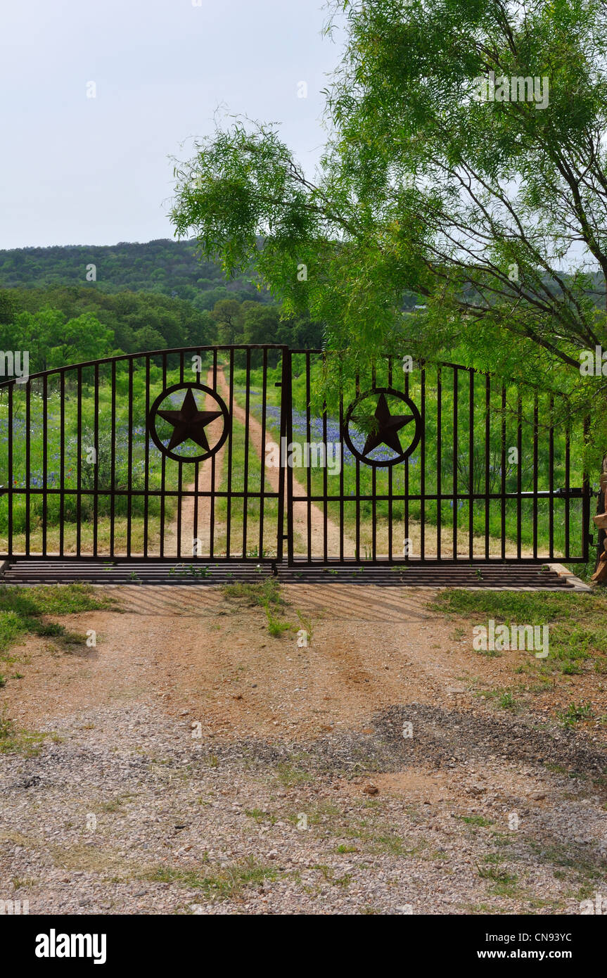 Texas gate rural road hi-res stock photography and images - Alamy