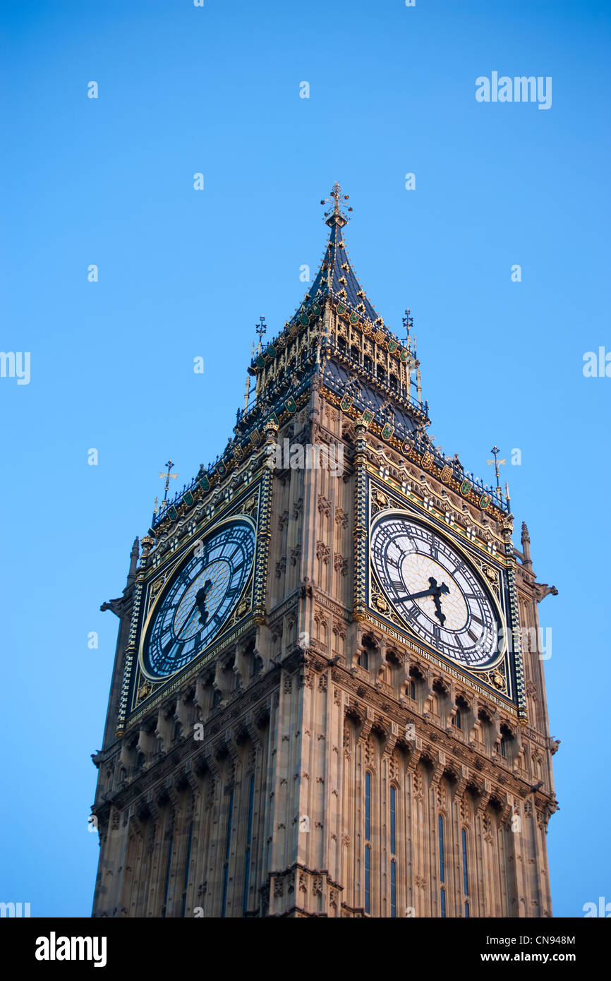 Free standing tower hi-res stock photography and images - Alamy