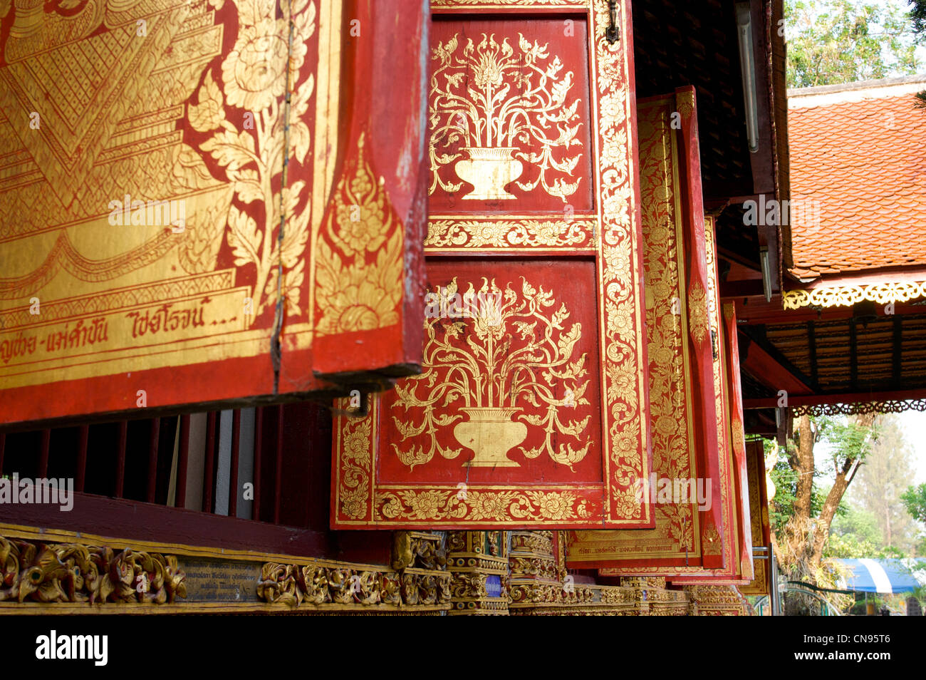 Gold temple hi-res stock photography and images - Alamy