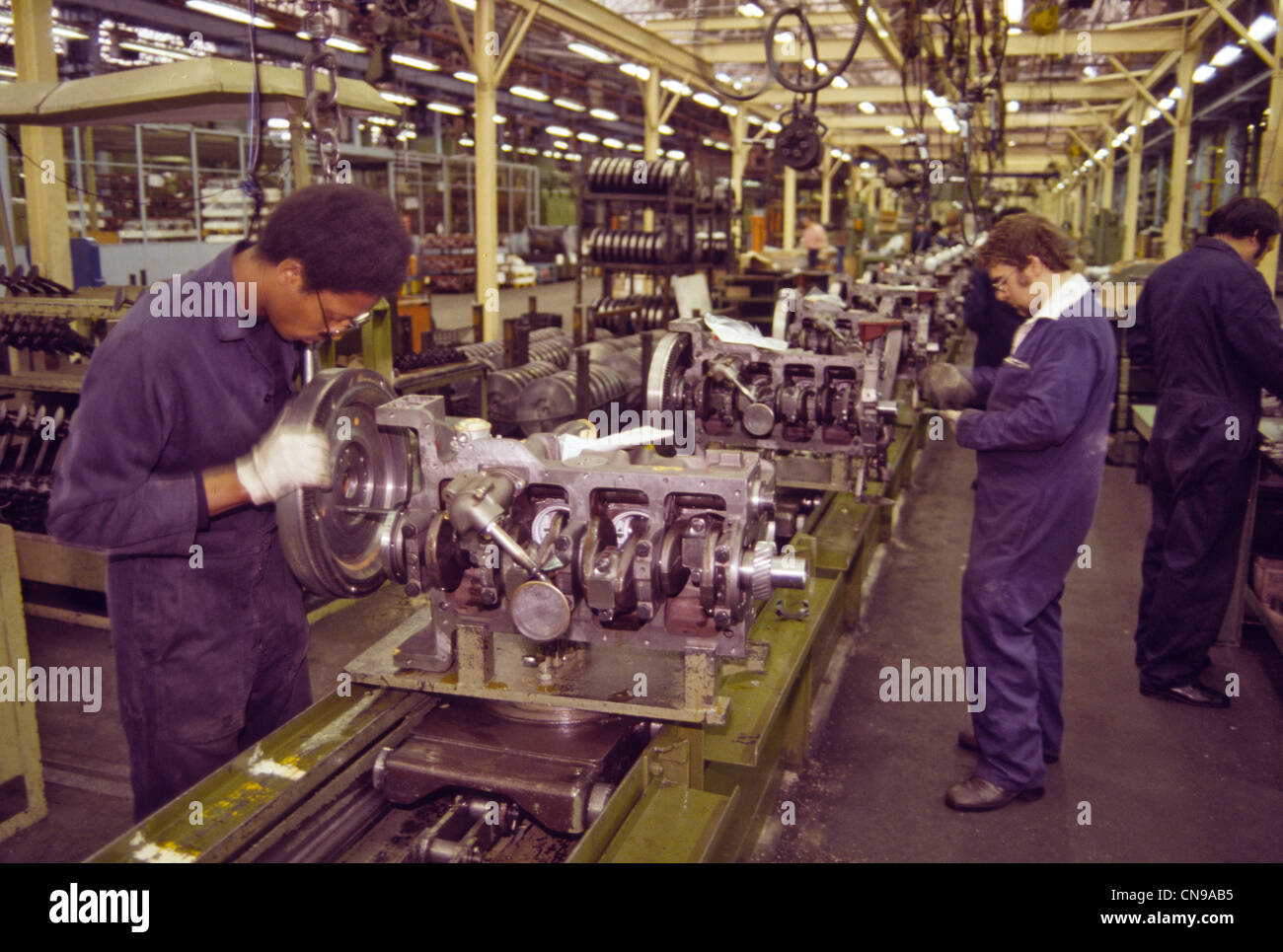 UK car factory assembly line Stock Photo - Alamy
