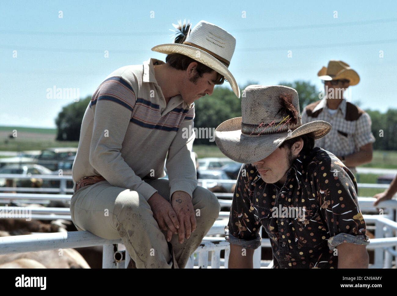 Cowboys sitting on fence hi-res stock photography and images - Alamy
