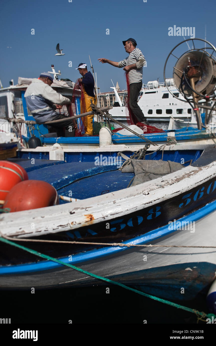 France, Bouches du Rhone, Marseille fish market on the Old Port, Dock ...