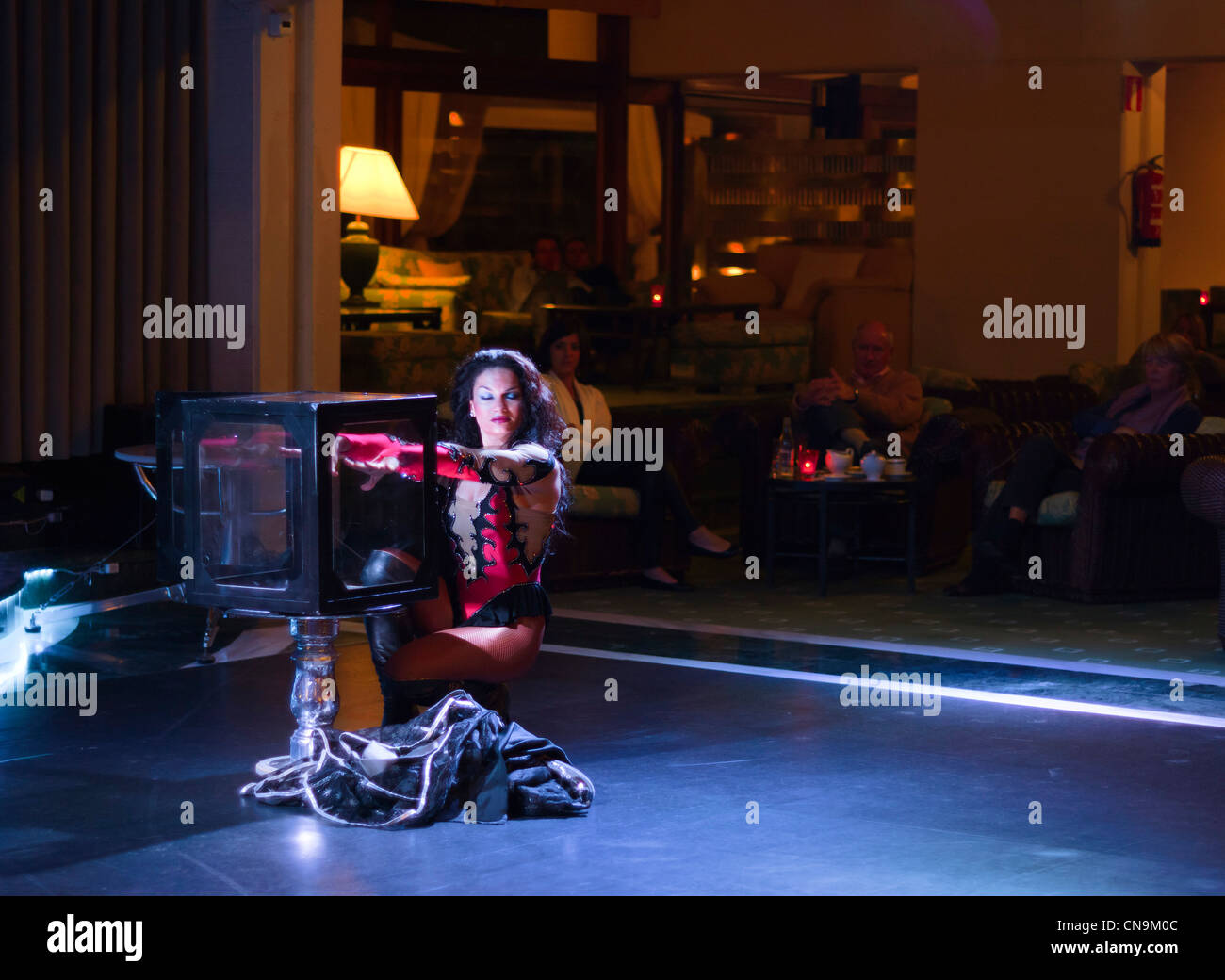 Contortionist hi-res stock photography and images - Alamy