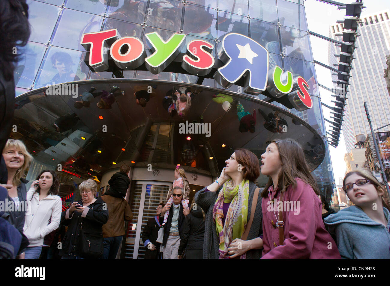 Shoppers in front of Toys R Us in busy Times Square in New York Stock ...