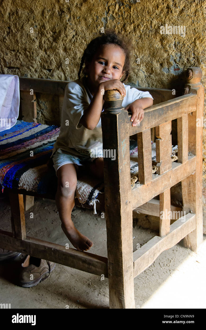Egyptian little girl - Luxor, Upper Egypt Stock Photo - Alamy