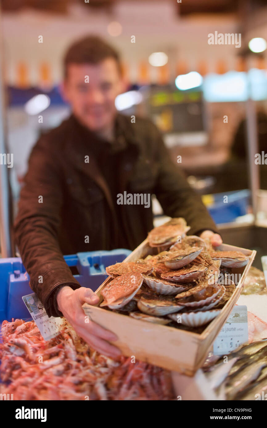 French Fish Market High Resolution Stock Photography and Images - Alamy